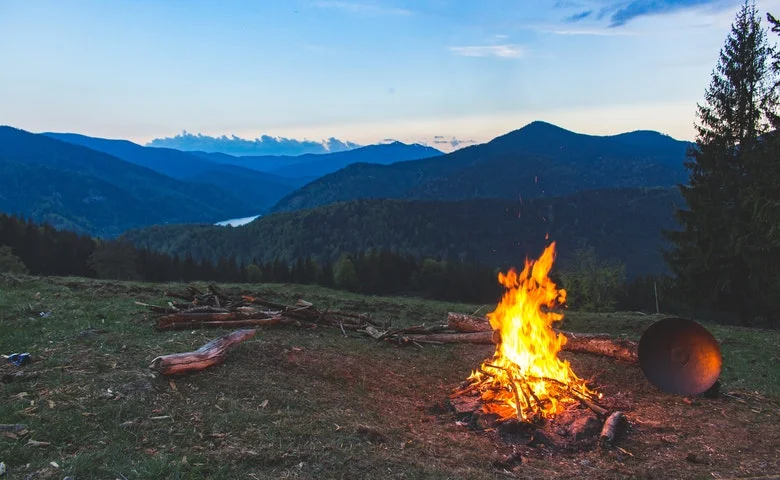 How to Properly Douse a Campfire? - Widetopics